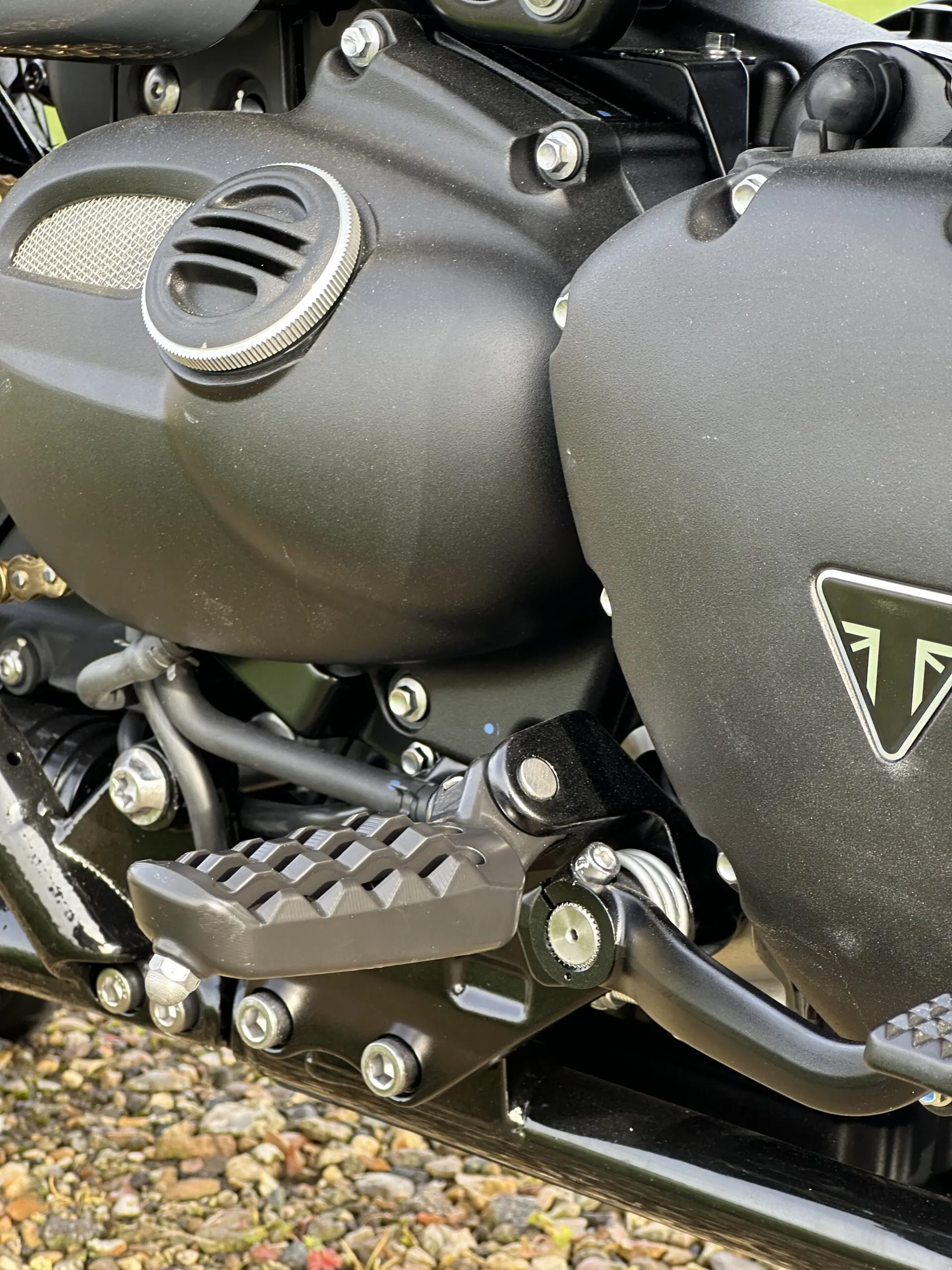 Triumph bobber foot pegs store